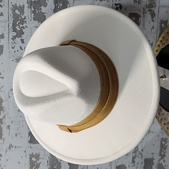 Time and Tru | Accessories | Cream Fedora Wvelvet Band | Poshmark